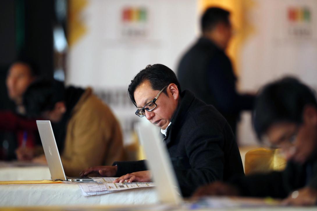 Rodrigo Paz se consolida en la primera posición al 97,4 % del recuento ...